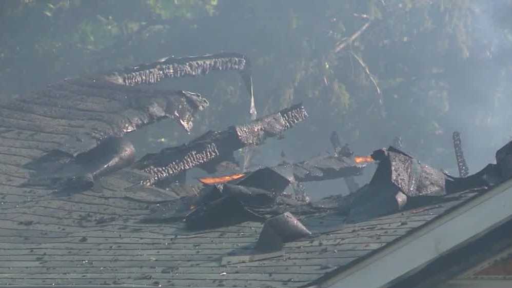 Firefighters battle house fire in Des Moines