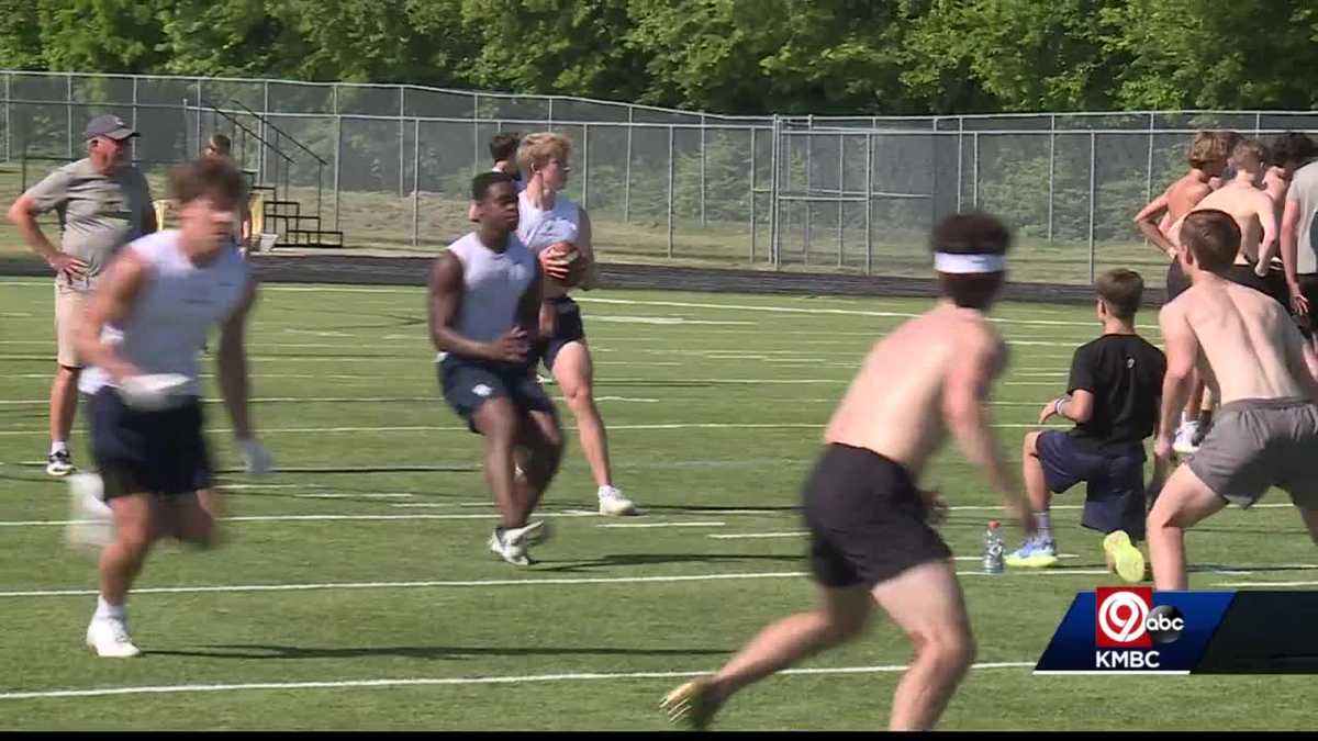 Blue Valley, Mill Valley football teams take part in joint workout