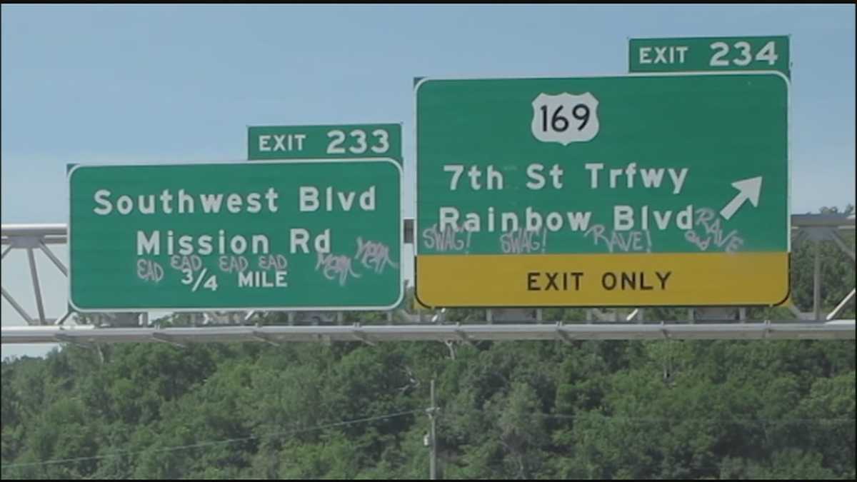 Taggers target same I-35 highway signs