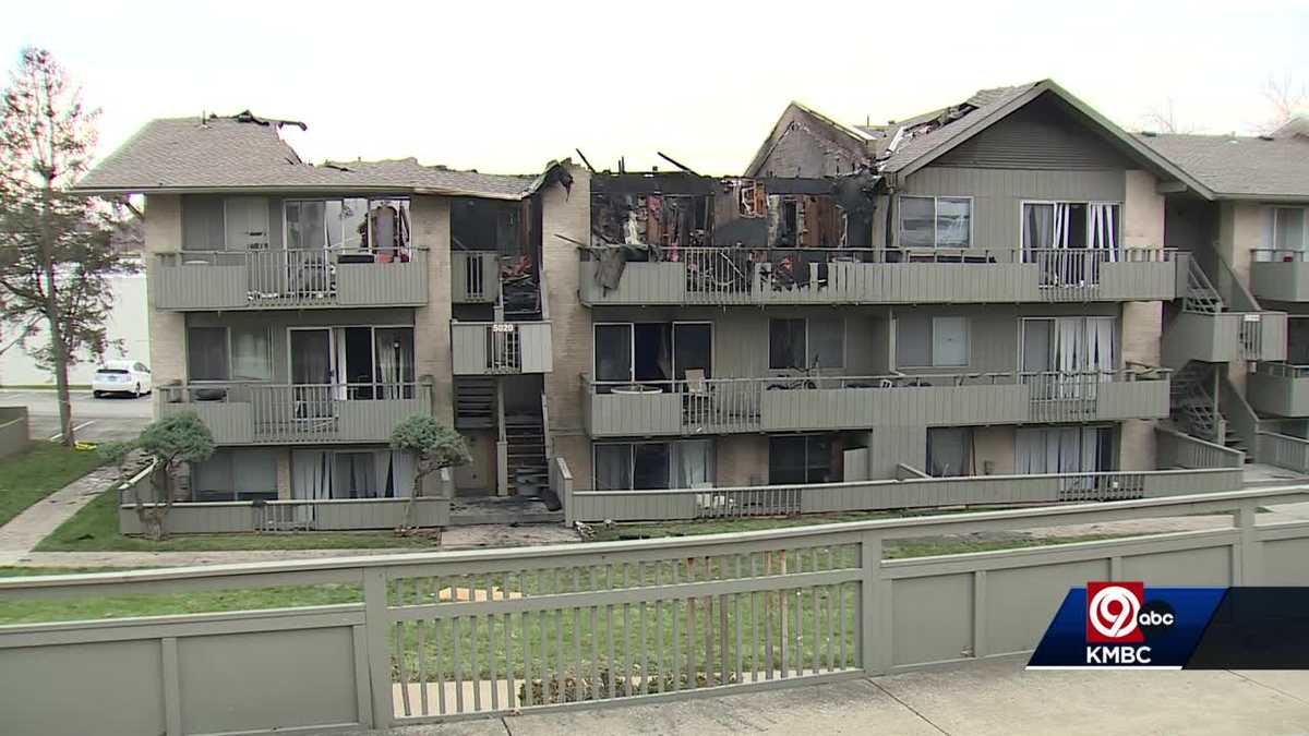 Northland fire displaces an entire apartment building