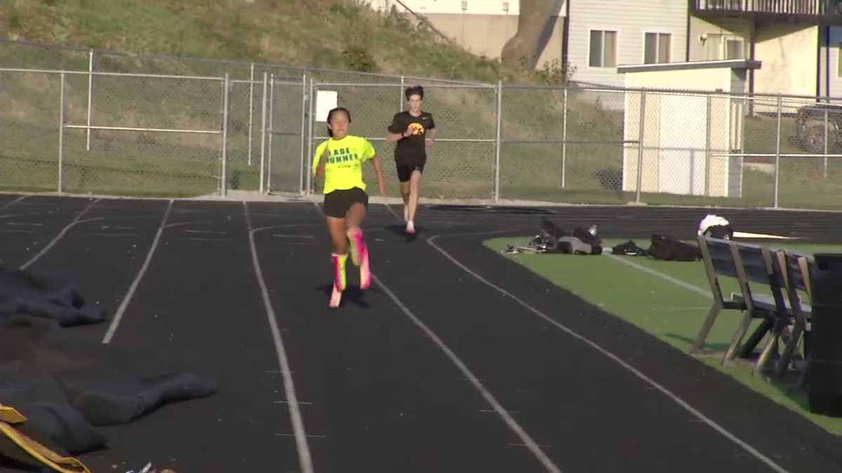 Iowa teen athlete shows her personality on colorful prosthetic legs