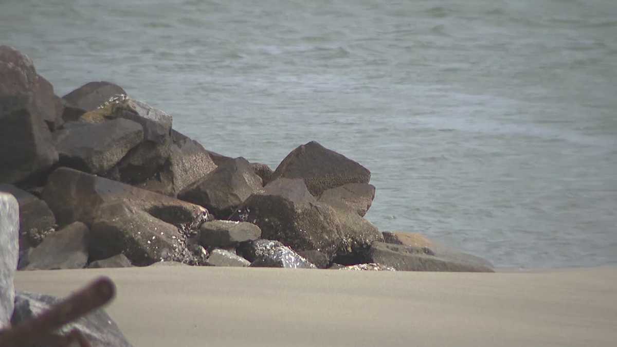 Video Man Contracts Flesh Eating Bacteria After Walking Along Beach