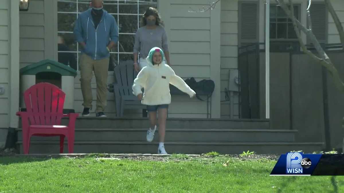 10-year-old Brookfield girl surprised with new treehouse