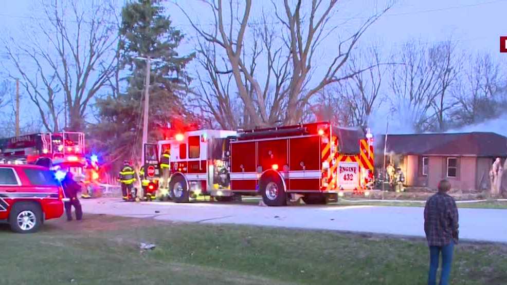 No injuries reported after house fire in Des Moines