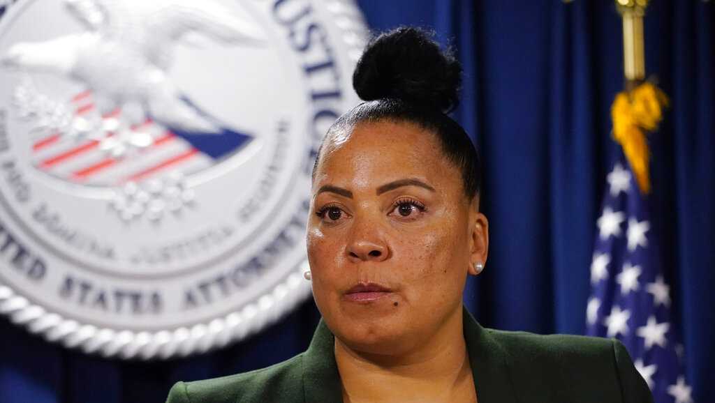 Mass. US attorney to resign amid ethics investigation