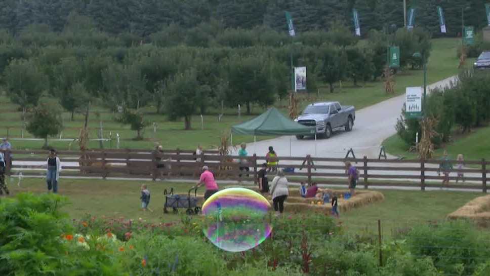 Nebraskans kick off fall with Applejack Festival