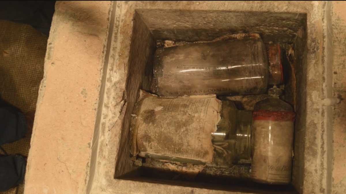 Historians unveil contents of time capsule