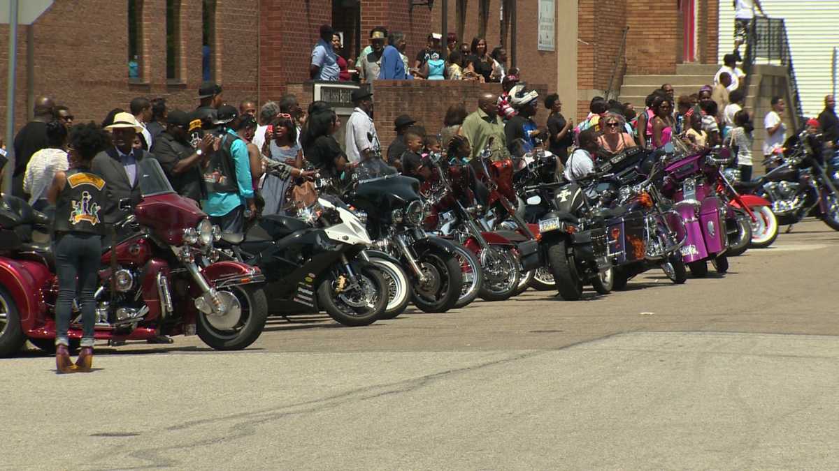 Hundreds show up to celebrate Biker Sunday