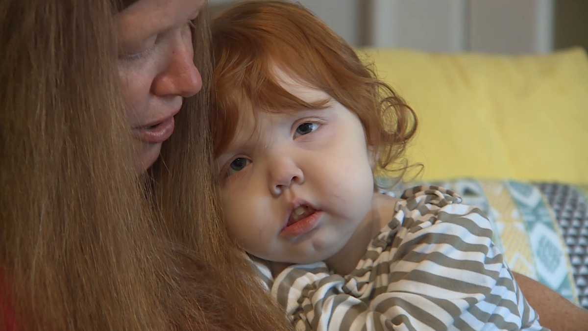 Father Gives 2 year old Daughter Life Saving Gift father-gives-2-year-old-daughter-life-saving-gift