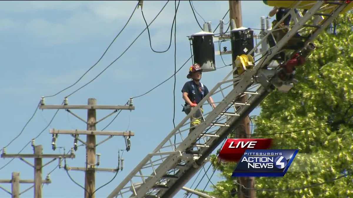 Worker electrocuted when bucket truck hits power line in Oakland