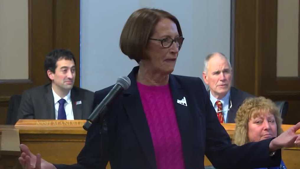 First Female Des Moines Mayor Connie Boesen Officially Sworn In