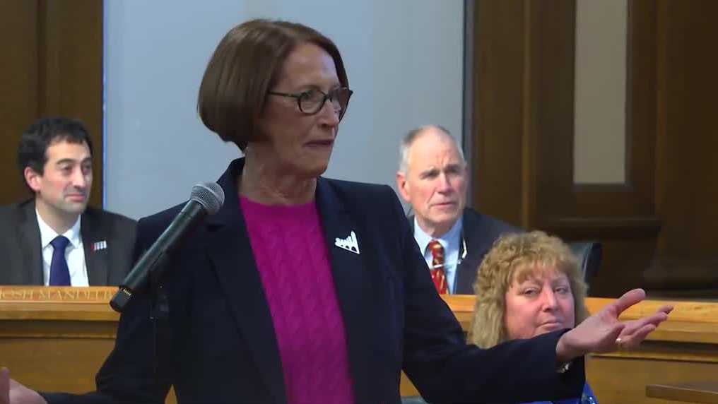 First Female Des Moines Mayor Connie Boesen Officially Sworn In