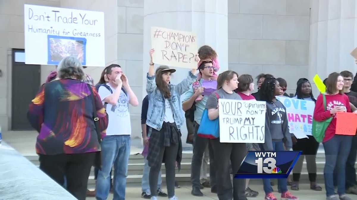Students at University of Alabama protest Trump victory