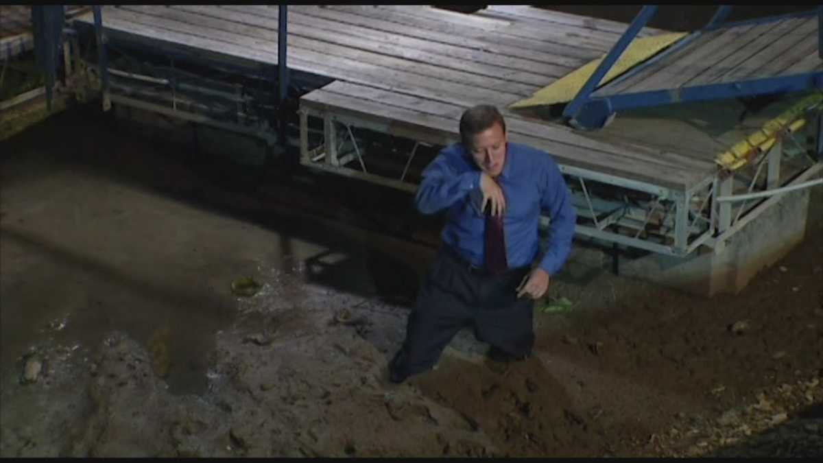Caught on camera: Texas reporter gets stuck in mud