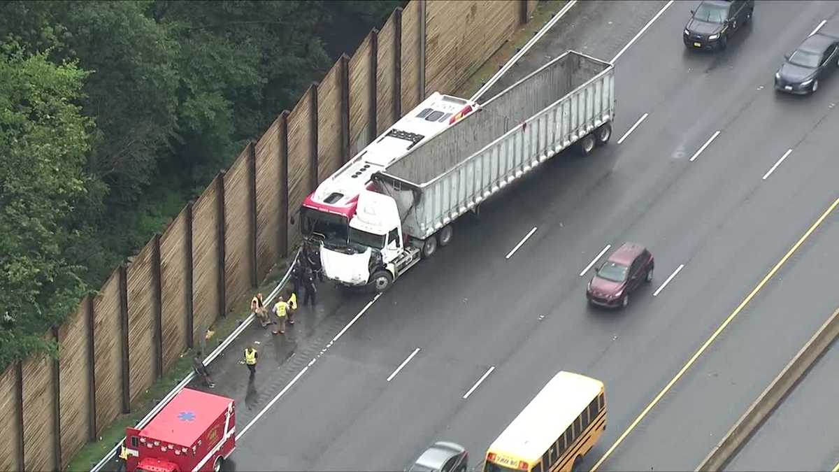 Tractor-trailer, bus collide on Inner Loop of Beltway