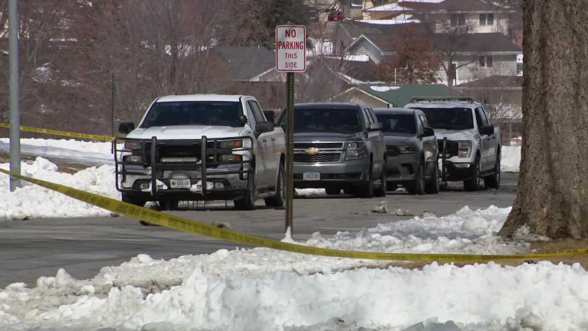 Iowa man shot, killed during armed standoff - KETV