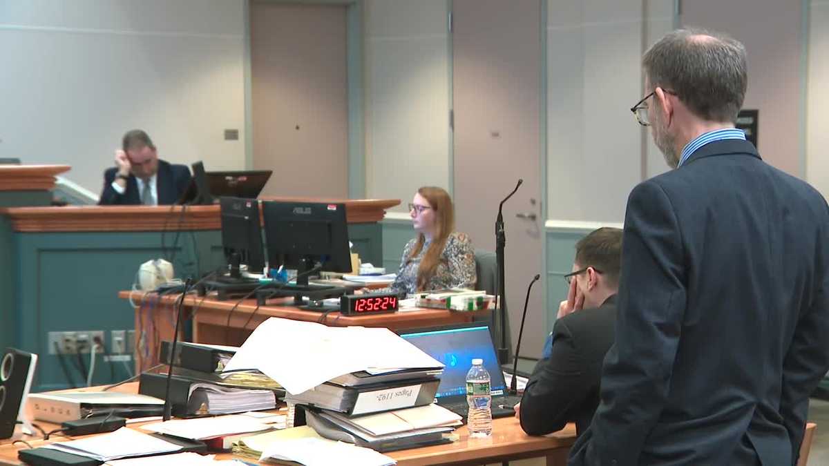 Prosecutors play calls Holloway made from jail