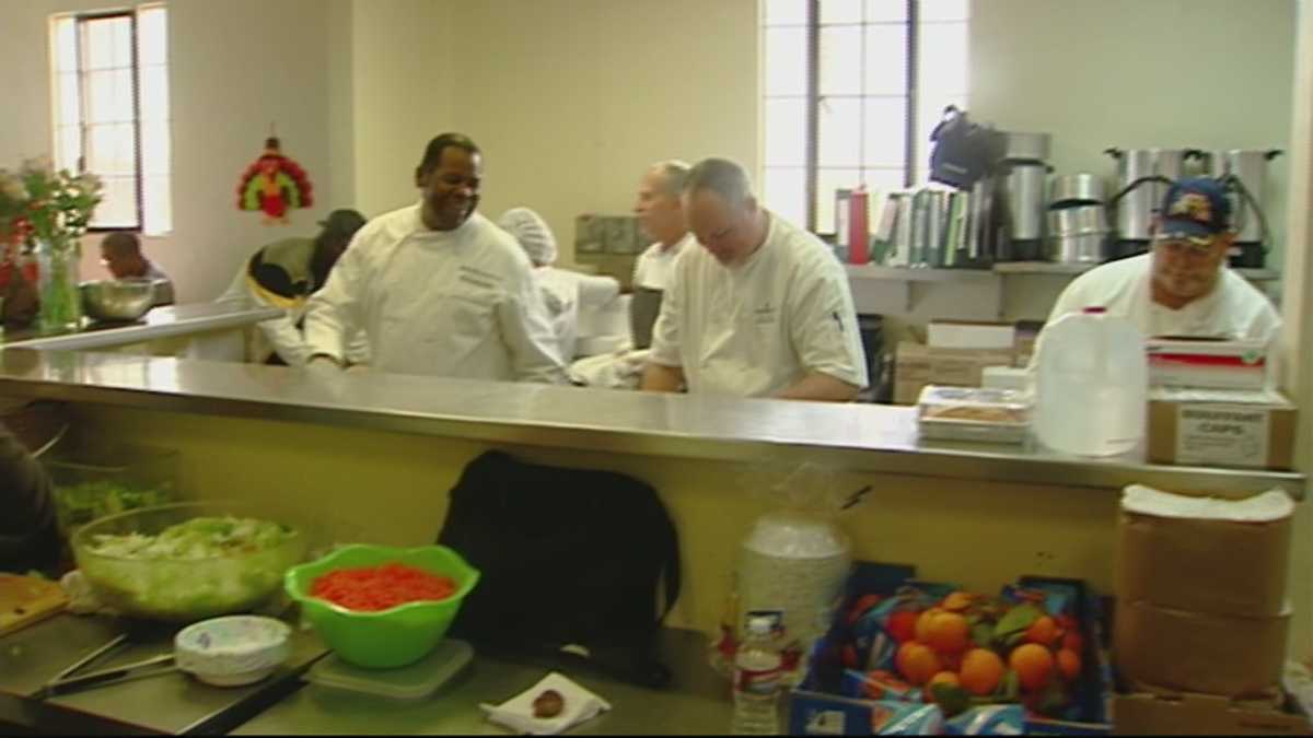 Top chefs feed homeless at California kitchen
