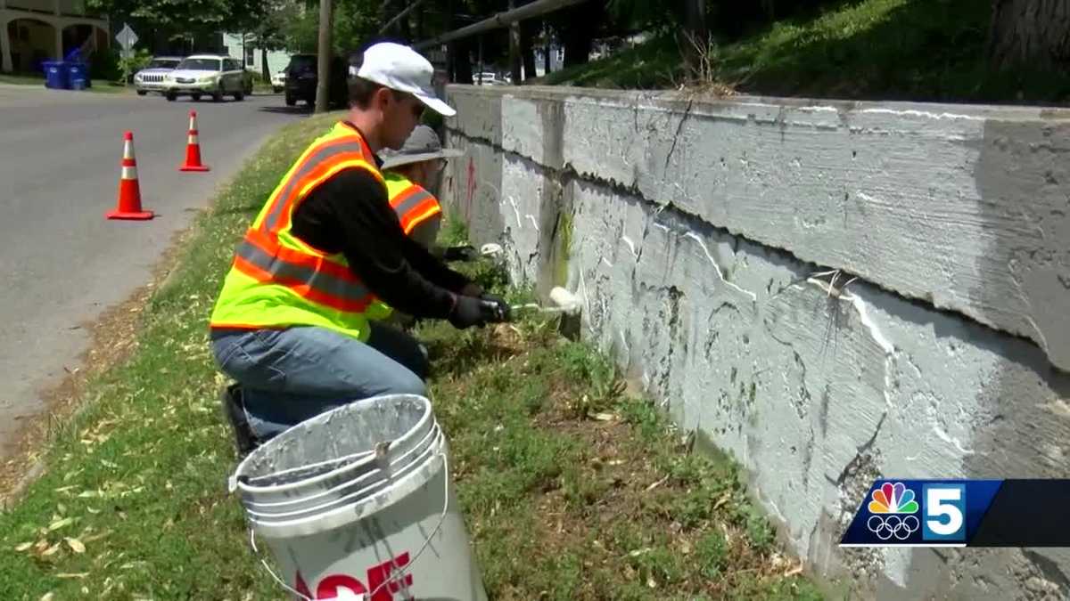 Graffiti clean-up team begins work in downtown Burlington