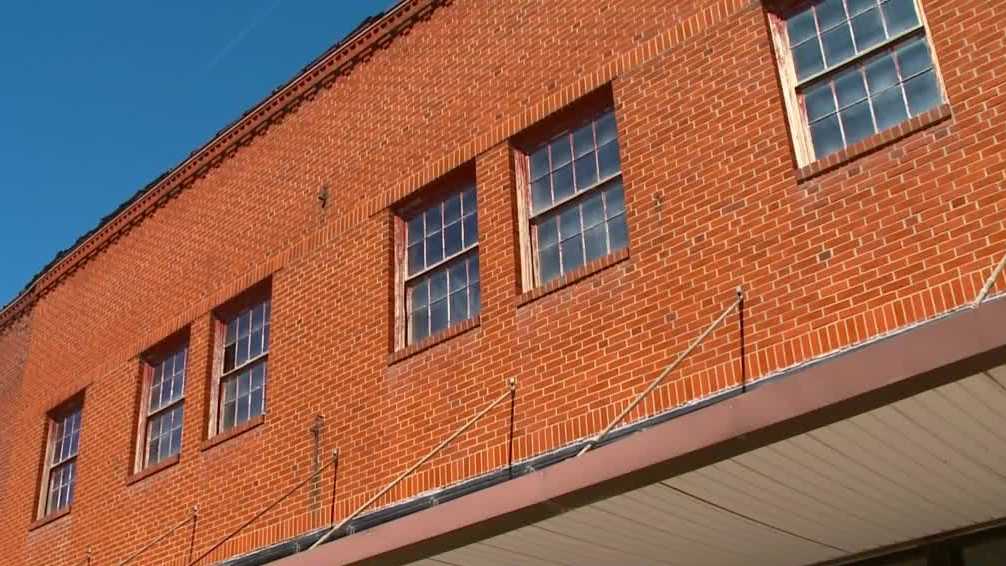 Leaning building in Ames to reopen Friday