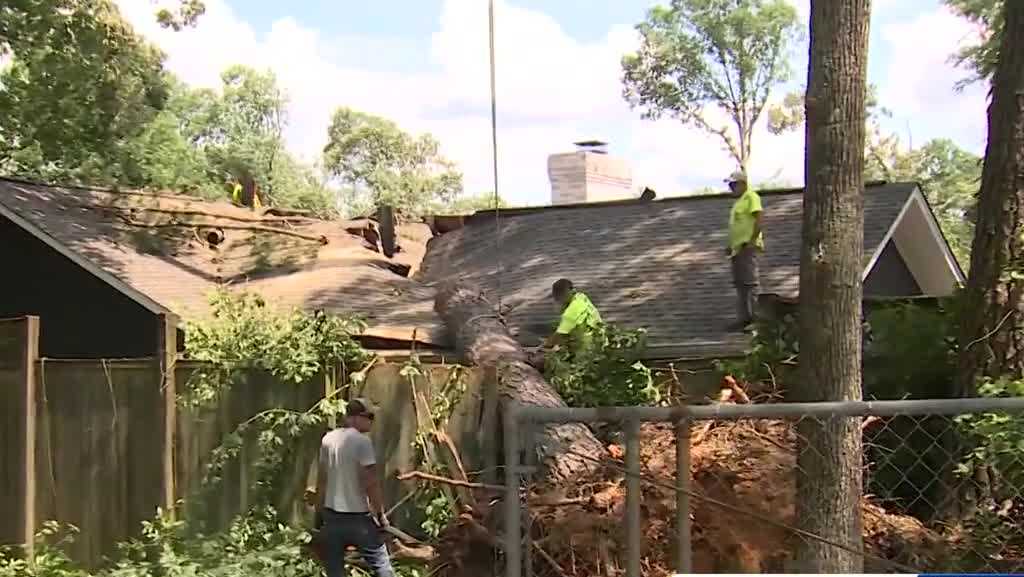 Alabama homes damaged by straight-line winds reaching 100 mph