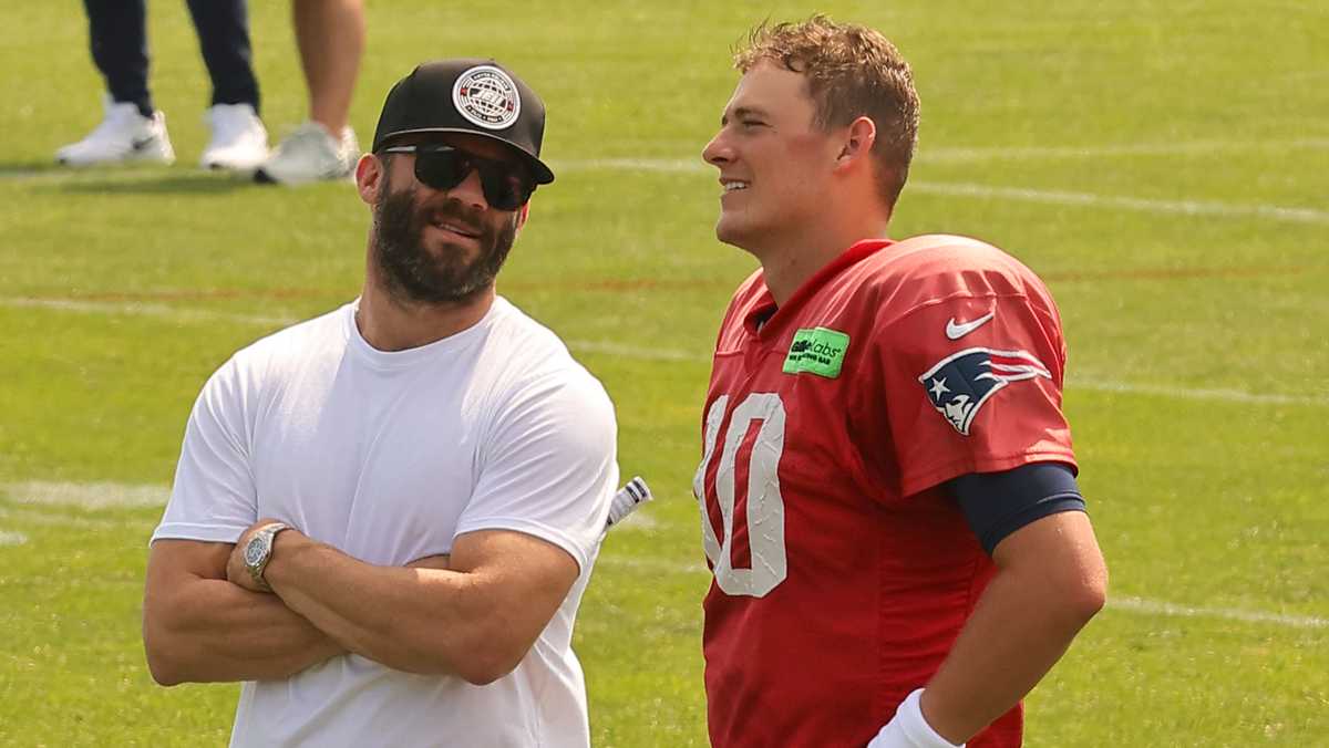 Julian Edelman Visits Patriots Camp Here S The Advice He S Giving To