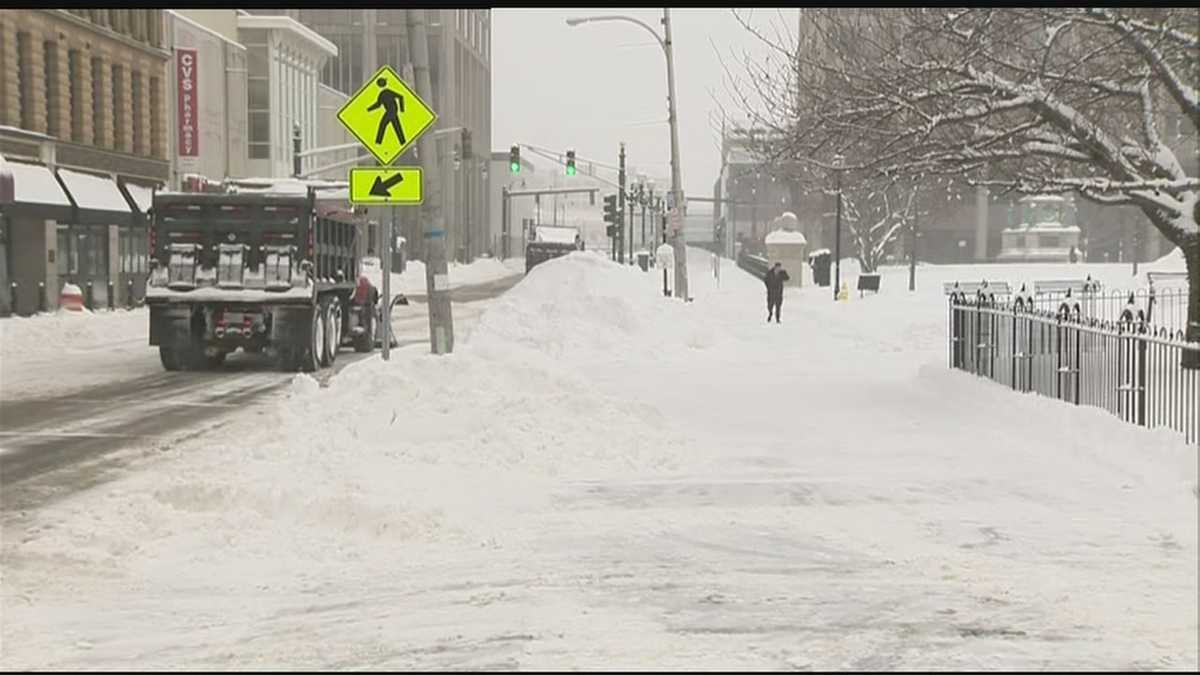 Worcester snow lightens up, city starts to dig out