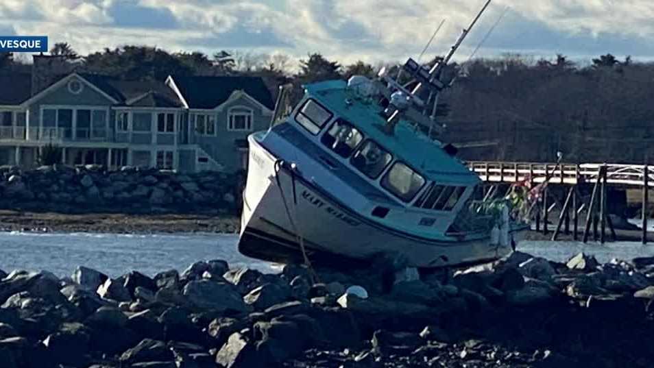 Boat stuck on Rye, New Hampshire jetty
