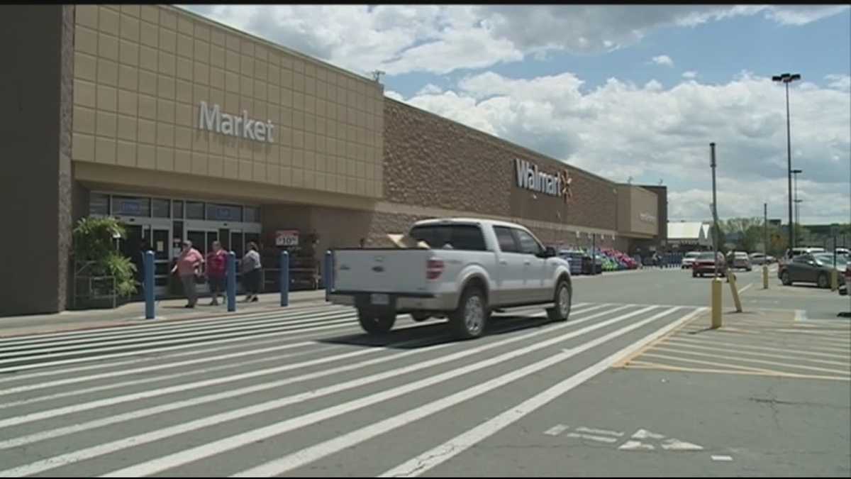 Walmart workers volunteer to help storm victims