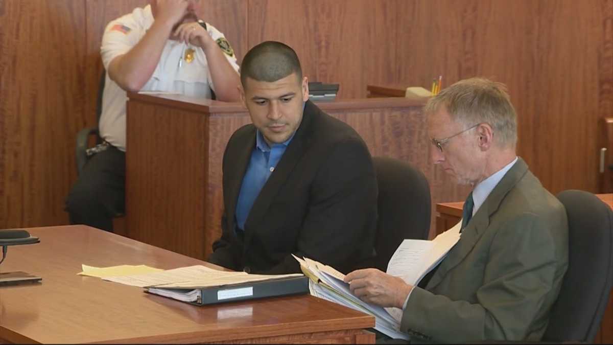 Aaron Hernandez returns to court