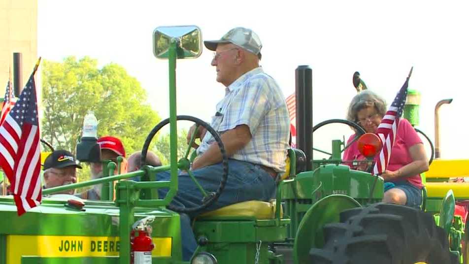 Heat doesn't stop return of annual Iowa State Fair parade