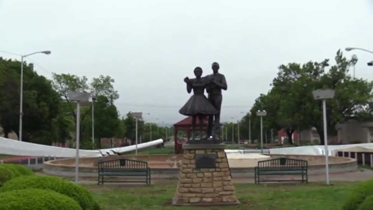 Iconic arch at Oklahoma State Fairgrounds destroyed in storms-DNP