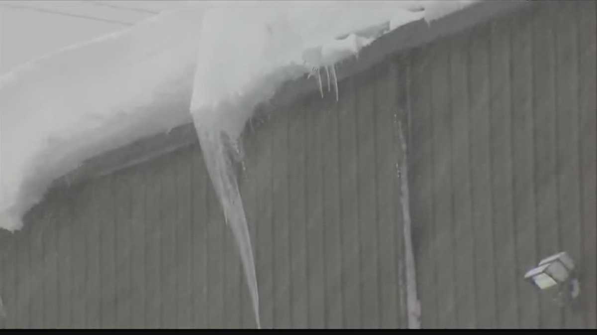 Roofs collapse under new snow