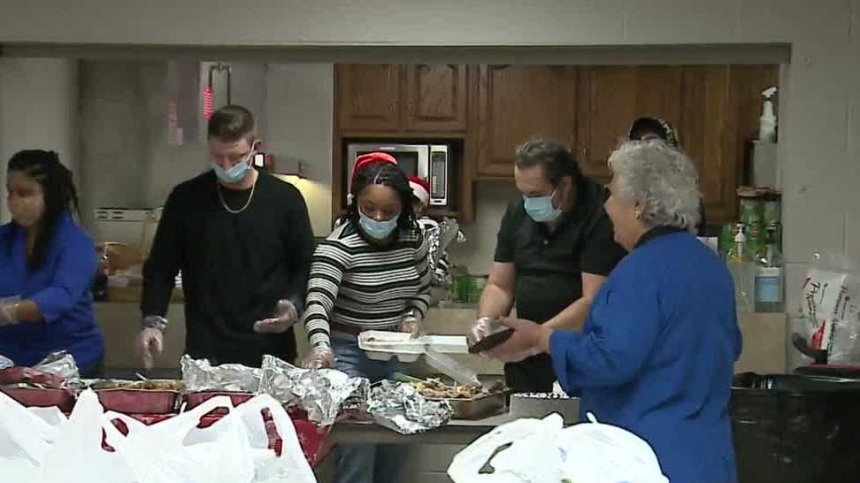 Radcliff woman helps to make sure people in need are fed and not alone ...