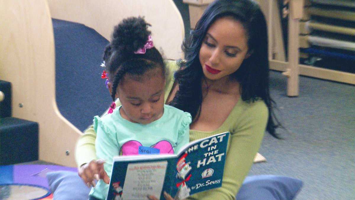 WISN 12 News' anchors read to children at Next Door Foundation