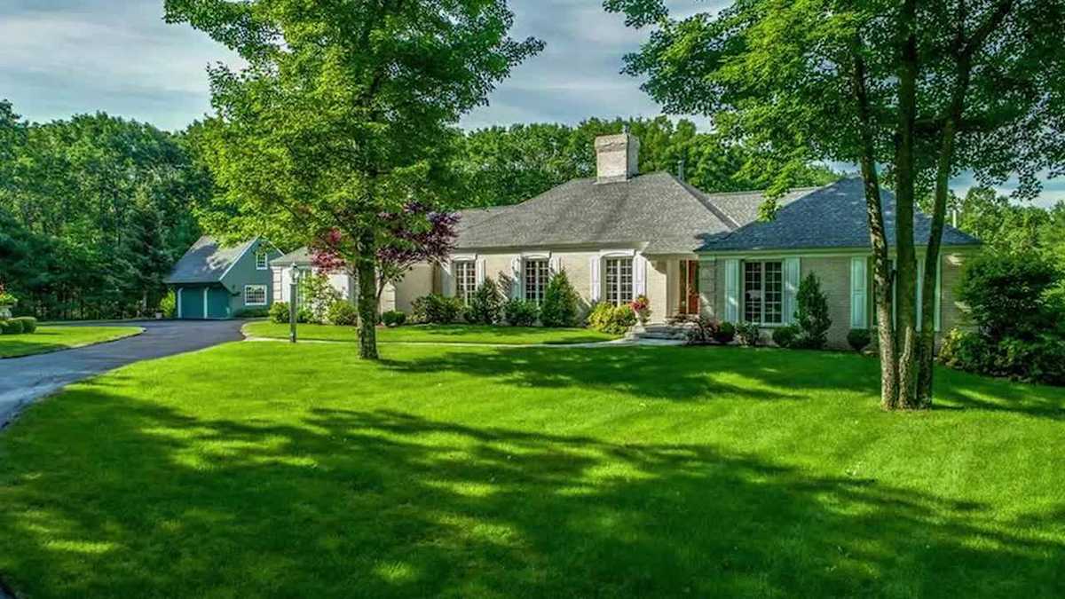 Mansion Monday: Sprawling ranch on a stunning Bedford estate