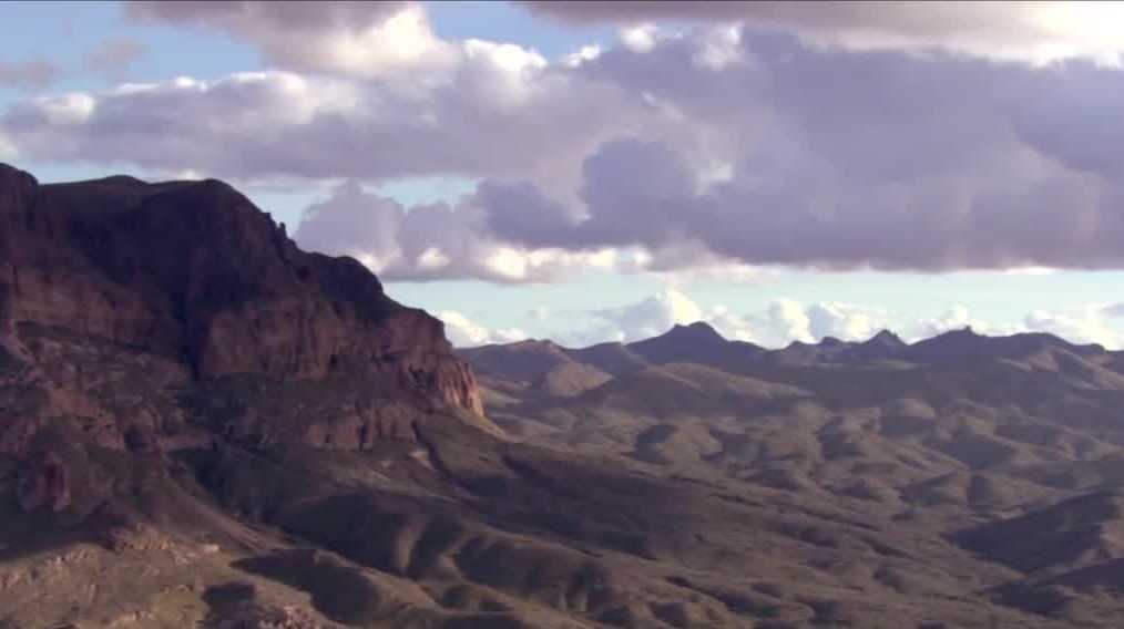 4 killed in helicopter crash near Superior, Arizona