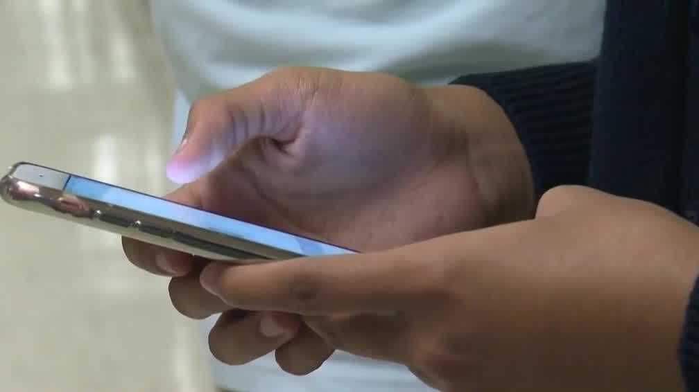 Bill to restrict phones in schools passes Iowa House