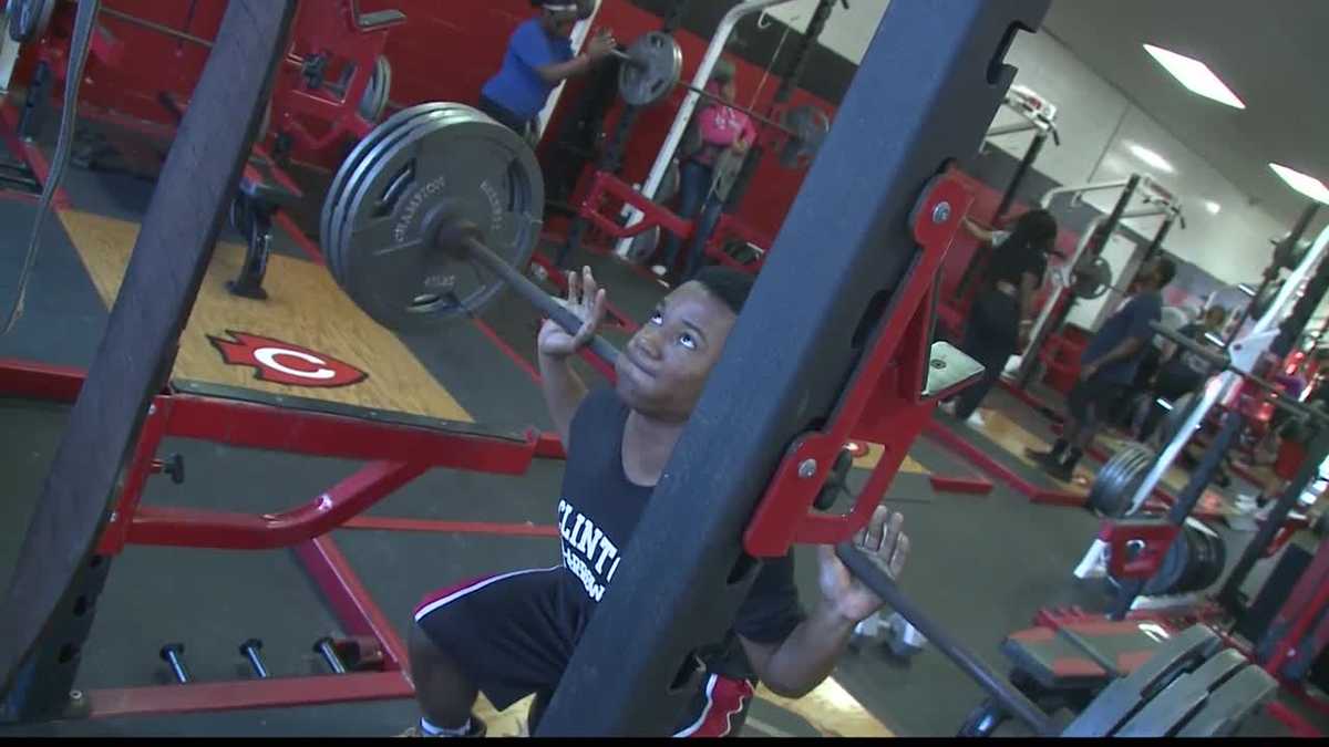 Clinton's Austin Perkins defies powerlifting odds