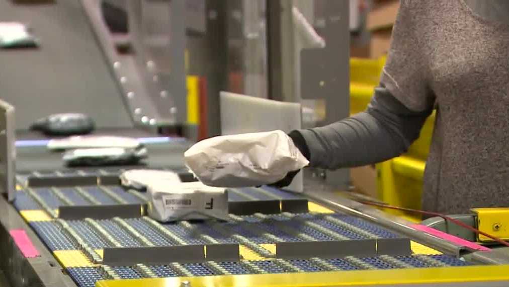 New sorting machine helps postal workers deliver packages faster