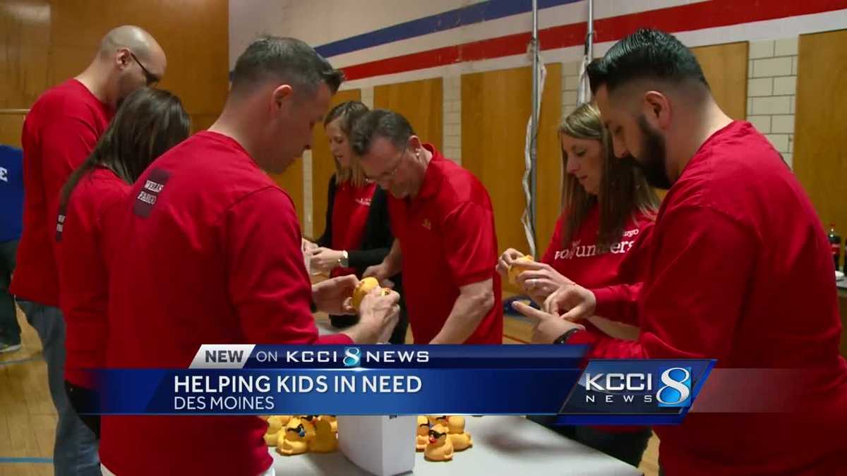 Wells Fargo employees give back to the community