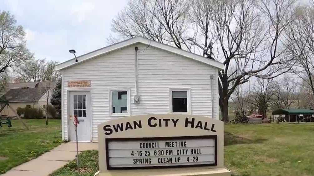 Small Iowa town of Swan votes to dissolve after nearly two centuries