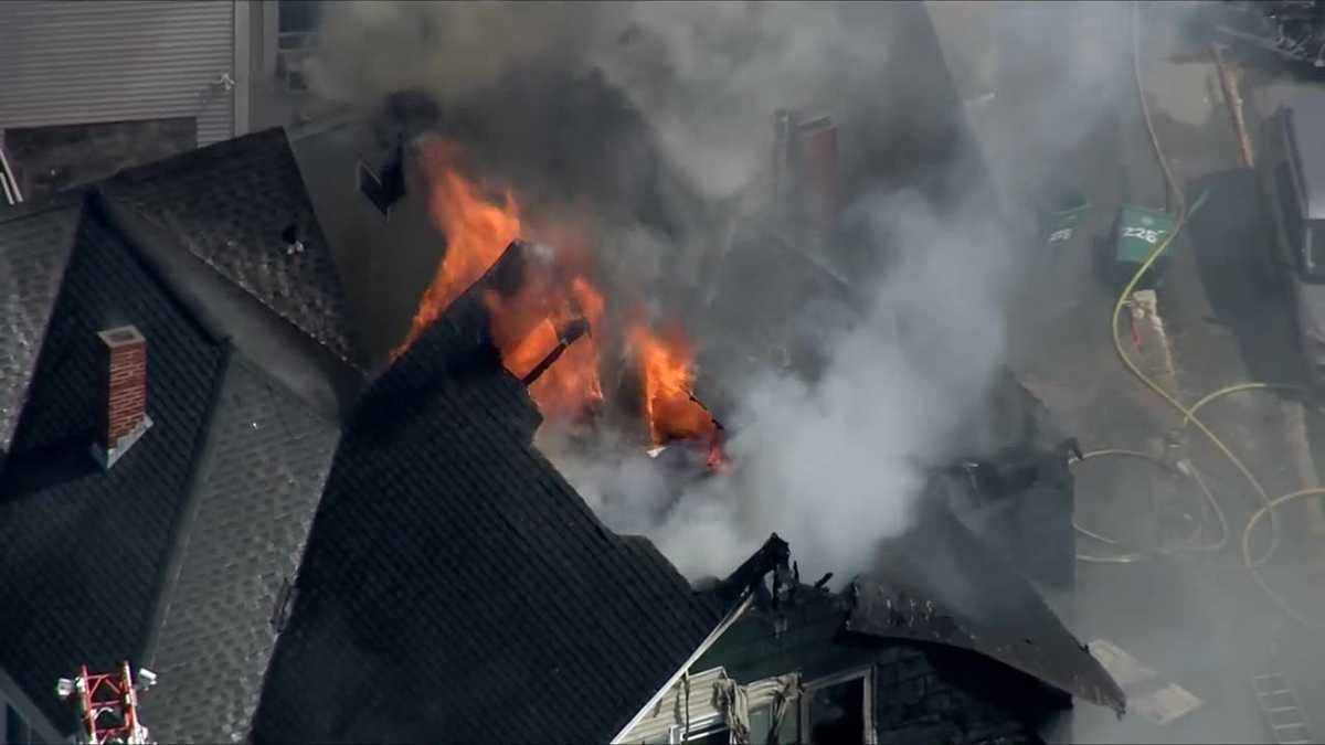 Firefighters hospitalized after battling flames Lowell building