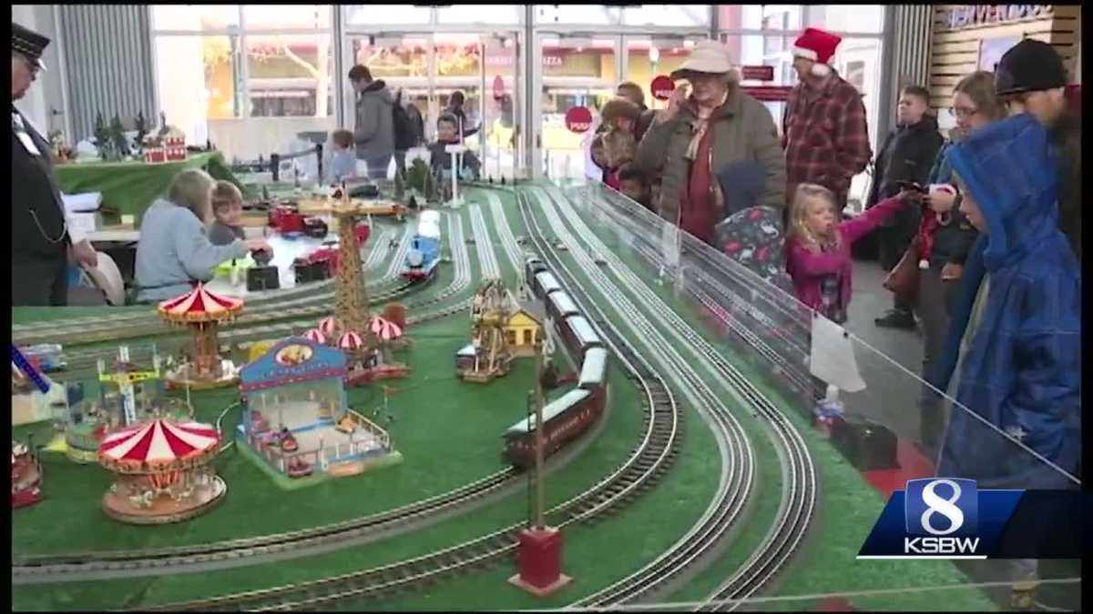 Santa Cruz MAH delight children with toy train exhibit
