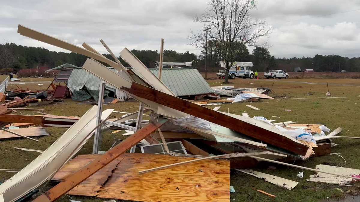 Georgia: Videos show damage left behind after EF1 tornado path