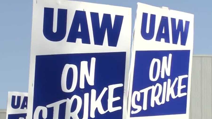 The United Auto Workers union reaches a deal with Ford