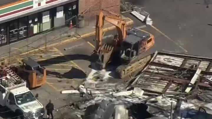 Explosion leaves crater at Philadelphia gas station