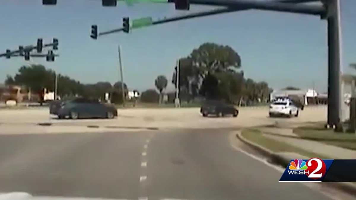 Video shows deputies chasing suspected carjackers, officials say Video shows deputies chasing suspected carjackers, officials say