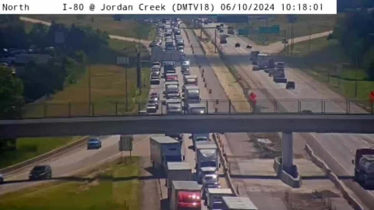 Des Moines traffic: I-80 blocked due to crash