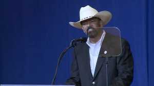 Sheriff David Clarke speaks at Trump rally